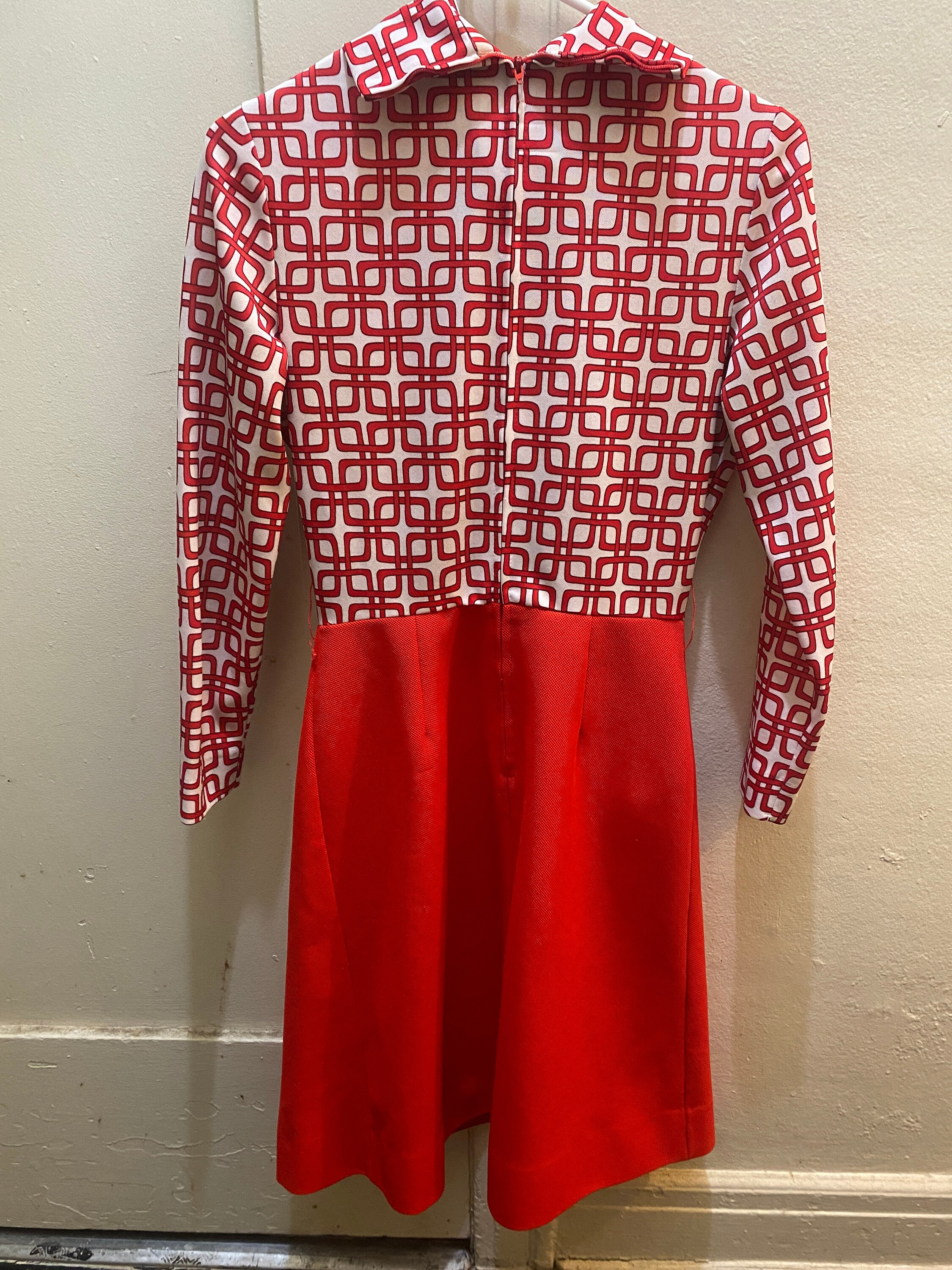 1960’s Mad Men Mod Era White and Red Polyester Long Sleeve Patterned ...