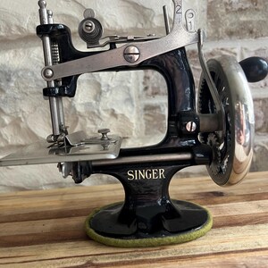 Miniature Singer Sewing Machine Childs Sewing Machine 1930's Sewing ...
