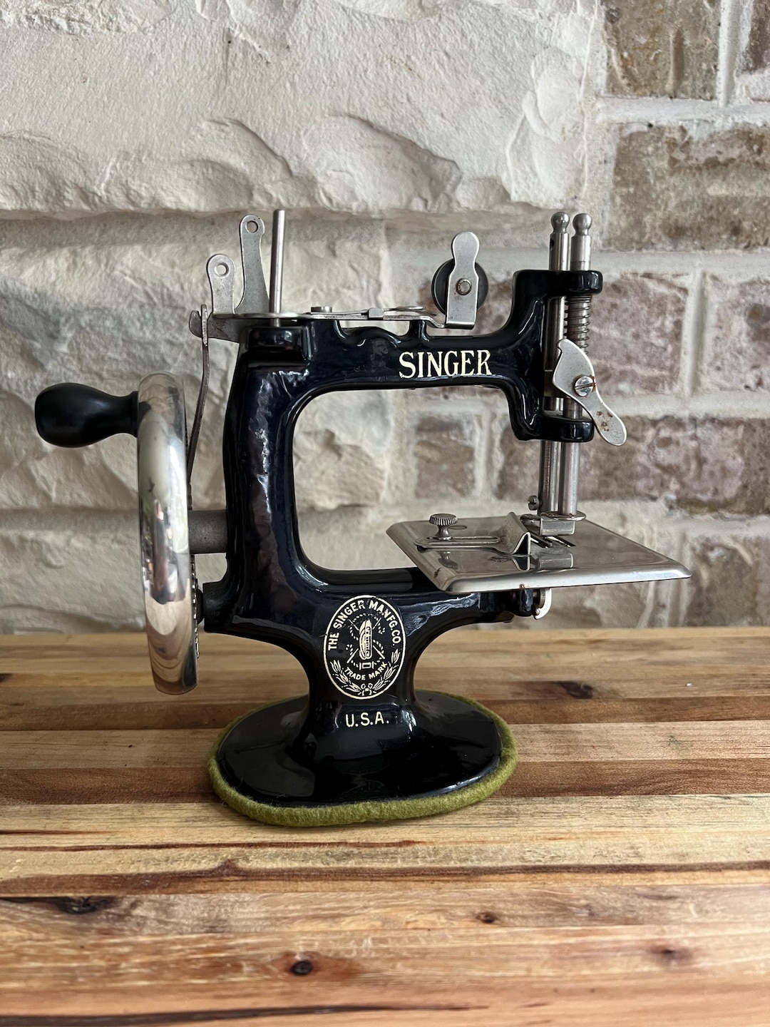 Miniature Singer Sewing Machine Childs Sewing Machine 1930's Sewing ...