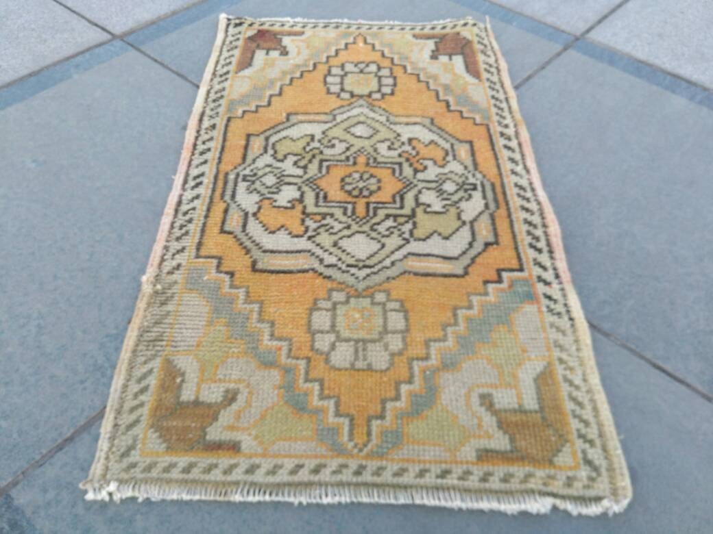 Small vintage rug Little decorative carpet Small turkish rug | Etsy