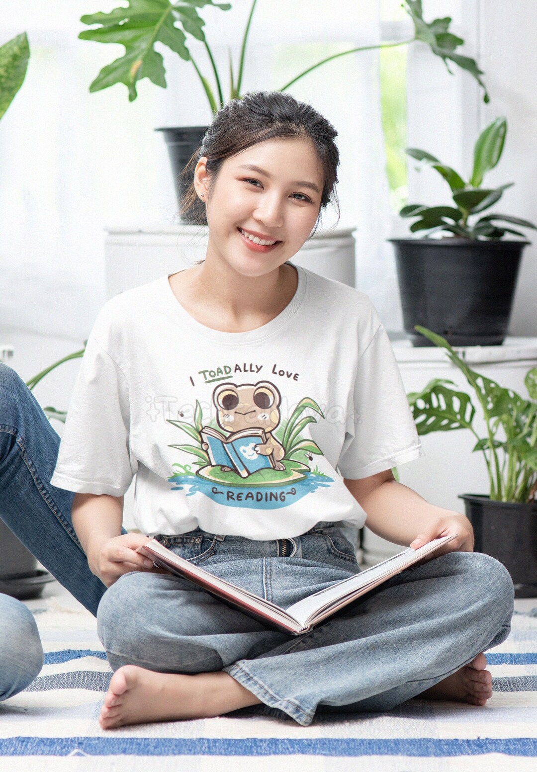 Toadally Love Reading - Toad T-shirt //cozy Reading Shirt ...