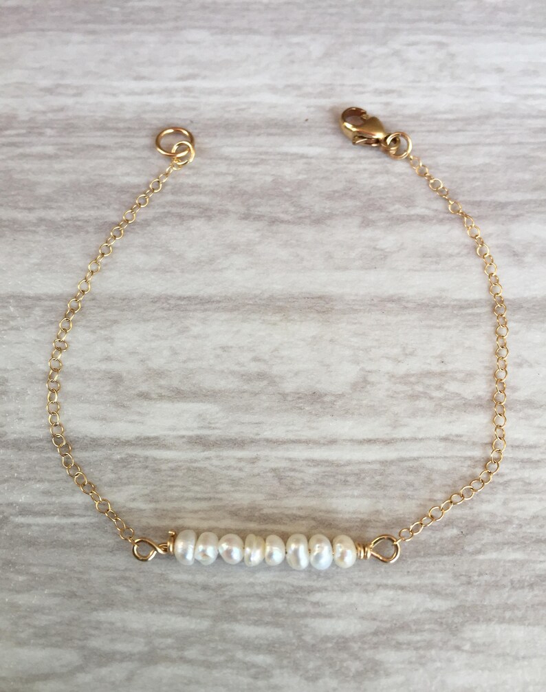 Pulsera de la barra de perla pequeña pulsera de la perla | Etsy