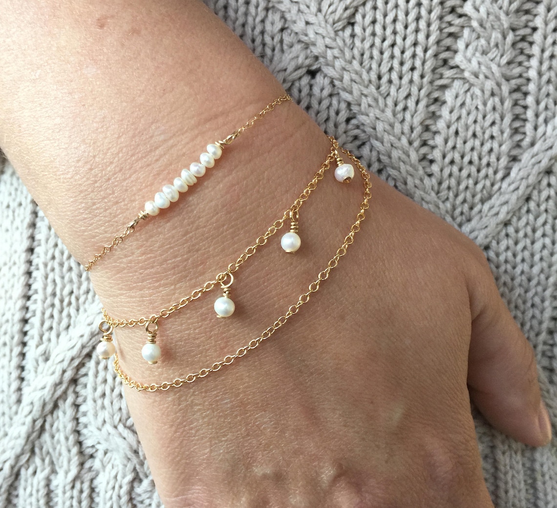 Pulsera de la barra de perla pequeña pulsera de la perla | Etsy