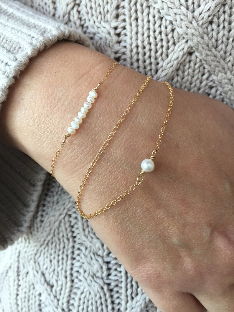 Pulsera de la barra de perla pequeña pulsera de la perla | Etsy
