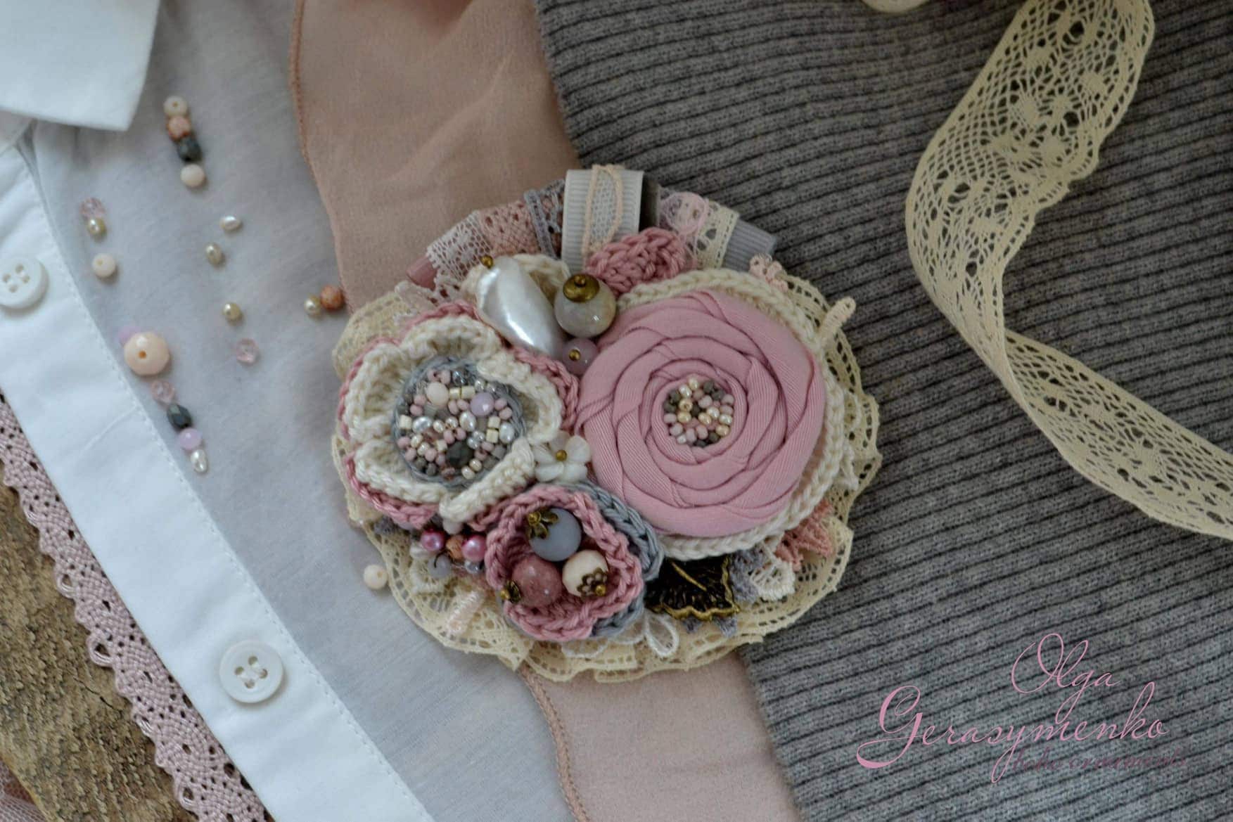 Crochet flower brooch pink brooch dress bead brooch elegant | Etsy