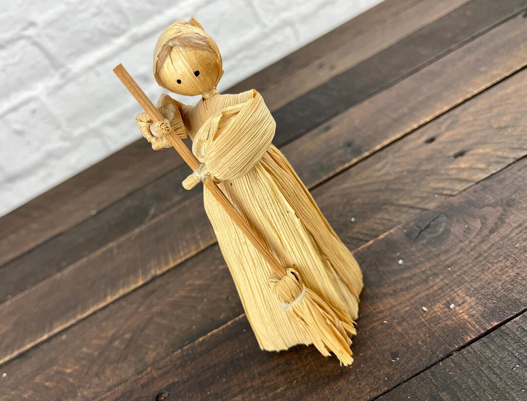Vintage Corn Husk Lady Doll Holding a Broom Authentic Handmade Girl ...