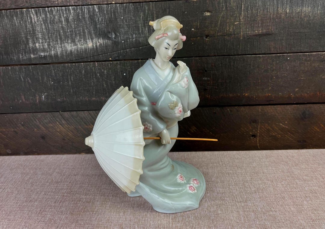 Vintage Porcelain Japanese Geisha Figurine in Kimono With Parasol ...