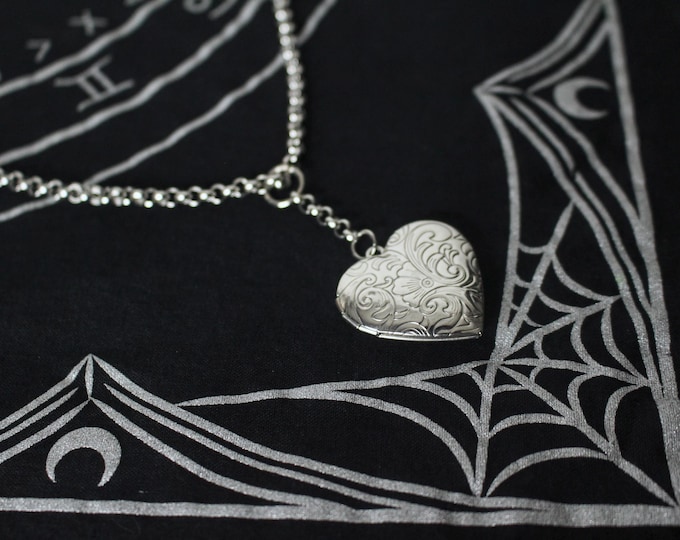 Ellen Hutter Nosferatu Heart Locket Necklace - Gothic Horror, Vampire ...