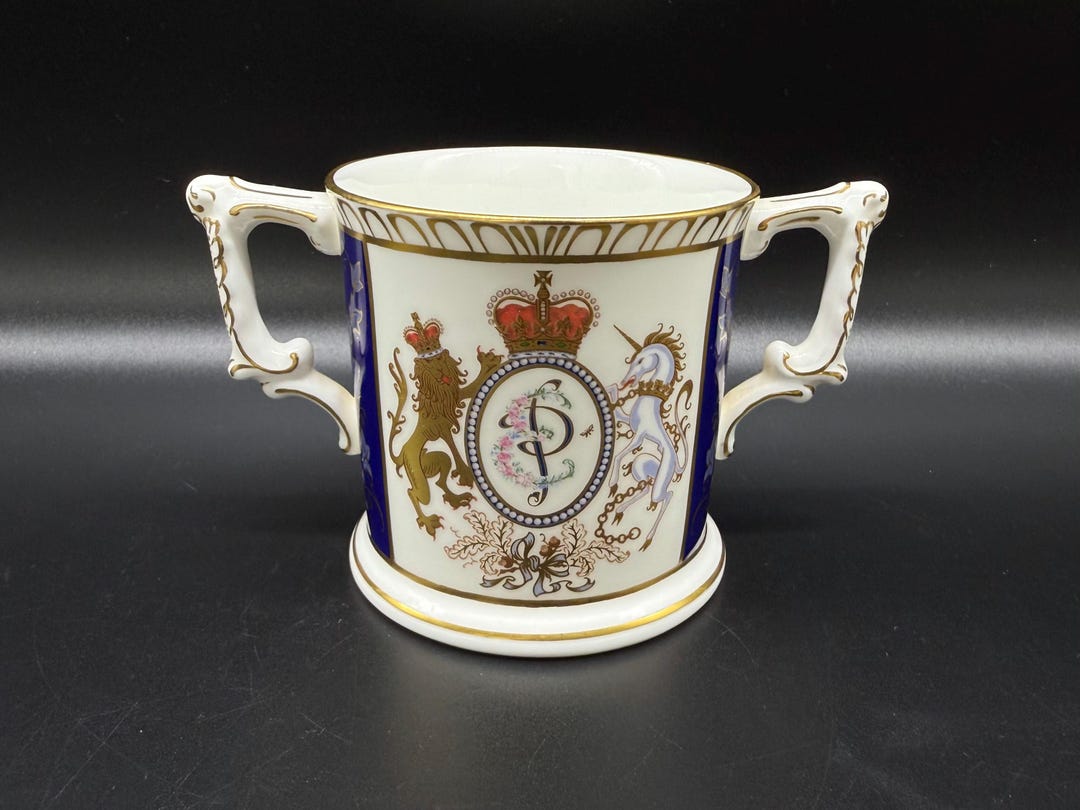Royal Crown Derby Queen Elizabeth II 50th Wedding Anniversary Loving ...
