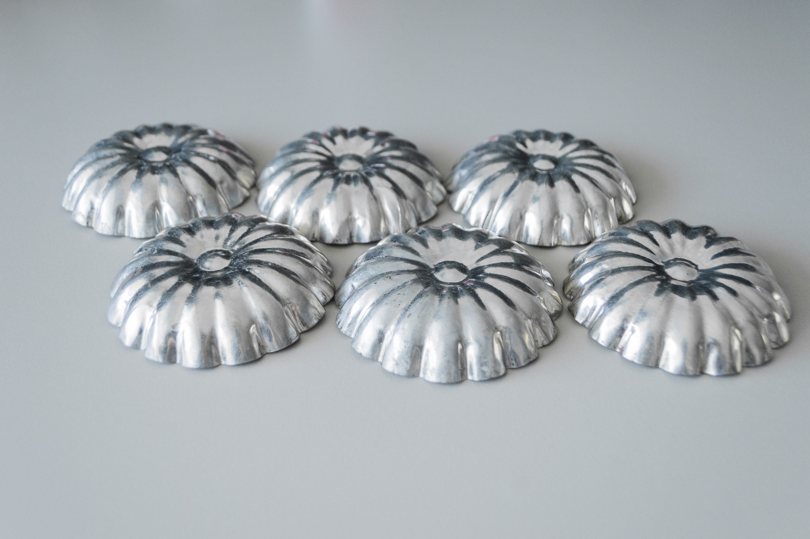 Baking Molds Shabby Worn Fluted Floral Shallow Jello Food Photo Props ...