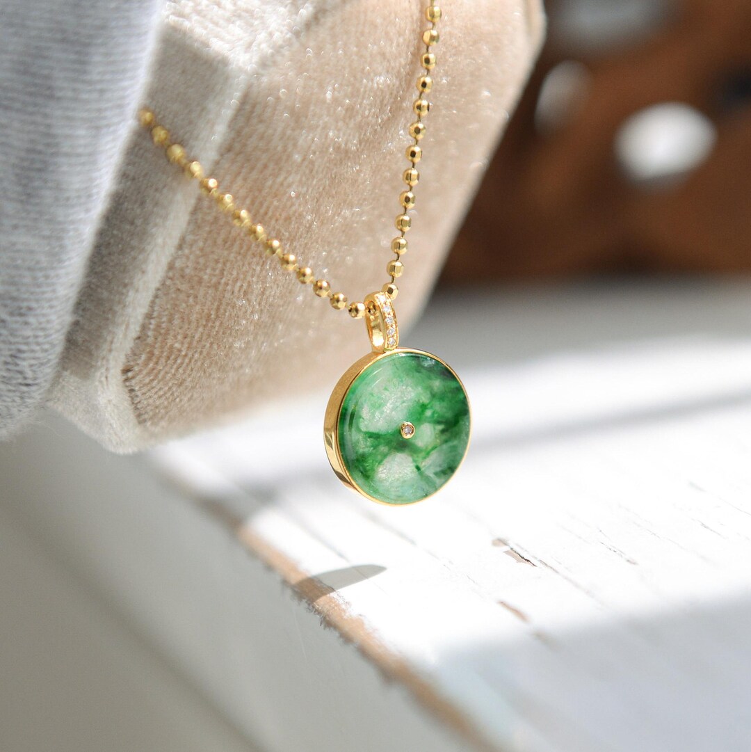Natural Type A Burma Jadeite Jade Circle Shape Au750 Gold Pendant ...