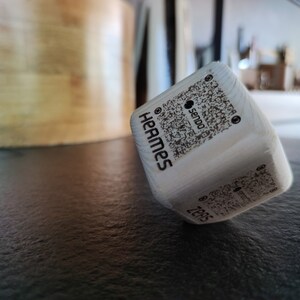 10 QR Code Menu on Cube for Bar and Restaurant, Scannable QR Code for ...