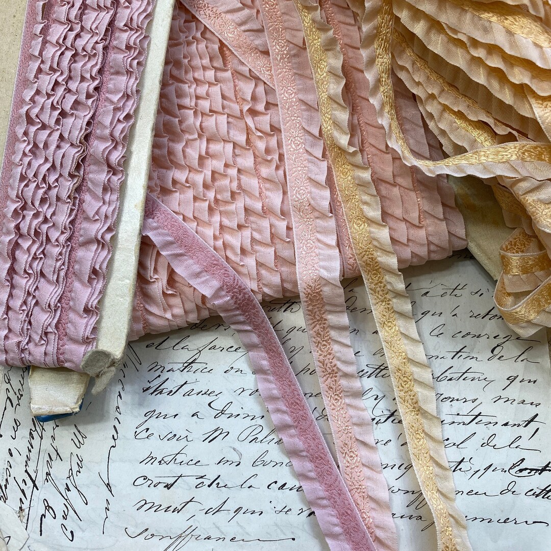 1/2" Vintage Jacquard Ruffle Trim With Embroidered Florals and Leaves ...