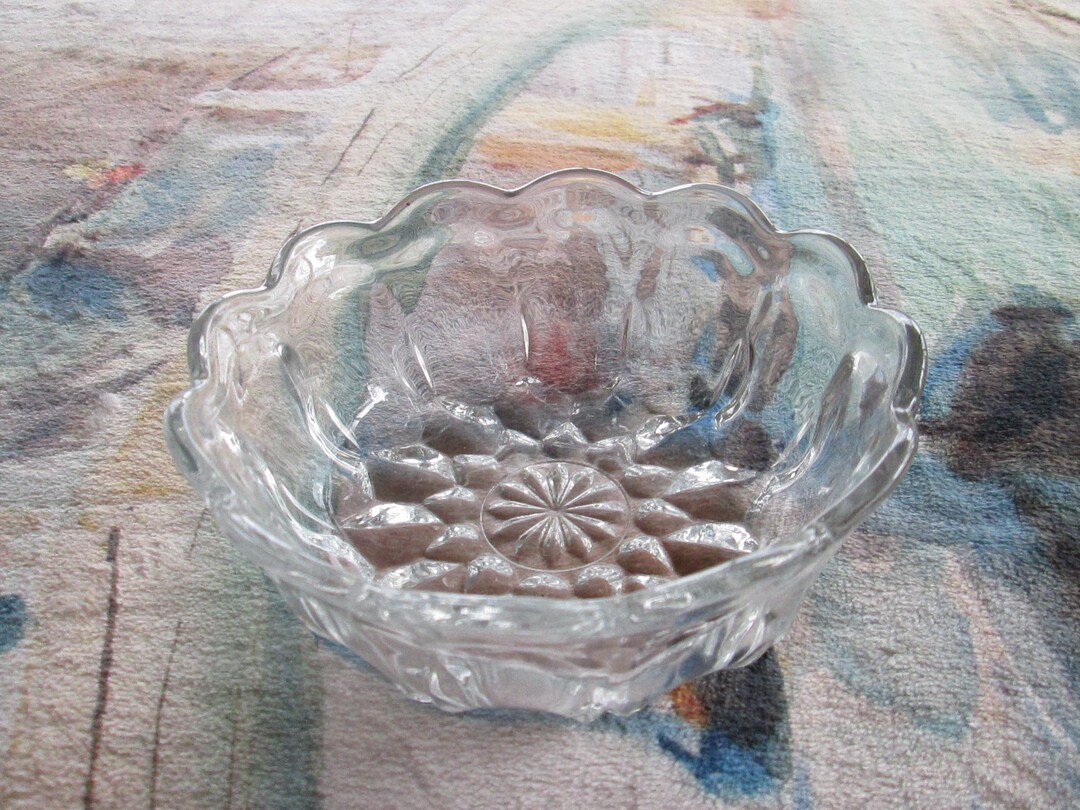 Vintage Sun Flower Pattern Glass Bowl 6" Candy Dish Nut Dish Scalloped ...