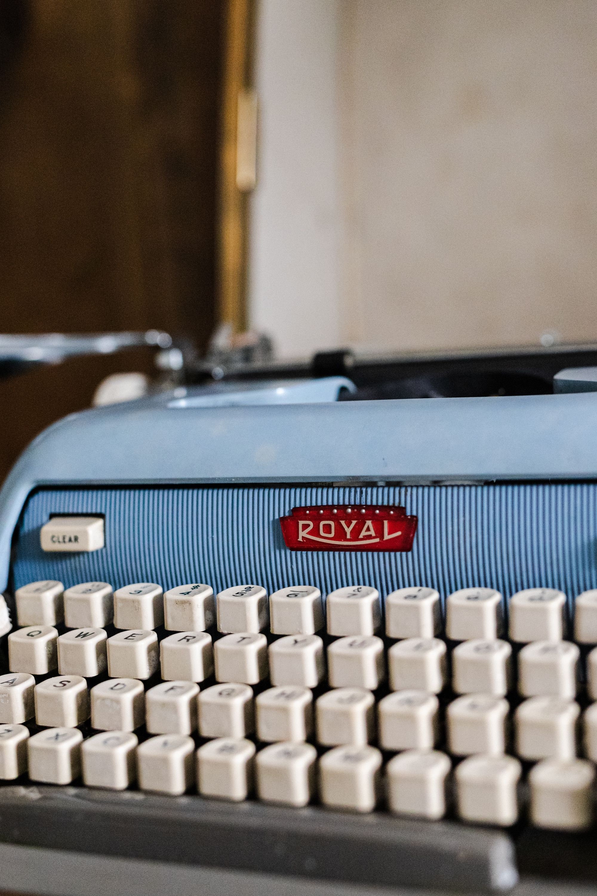 Vintage Royal Future 800 Typewriter Teal *decorative Use* - Etsy