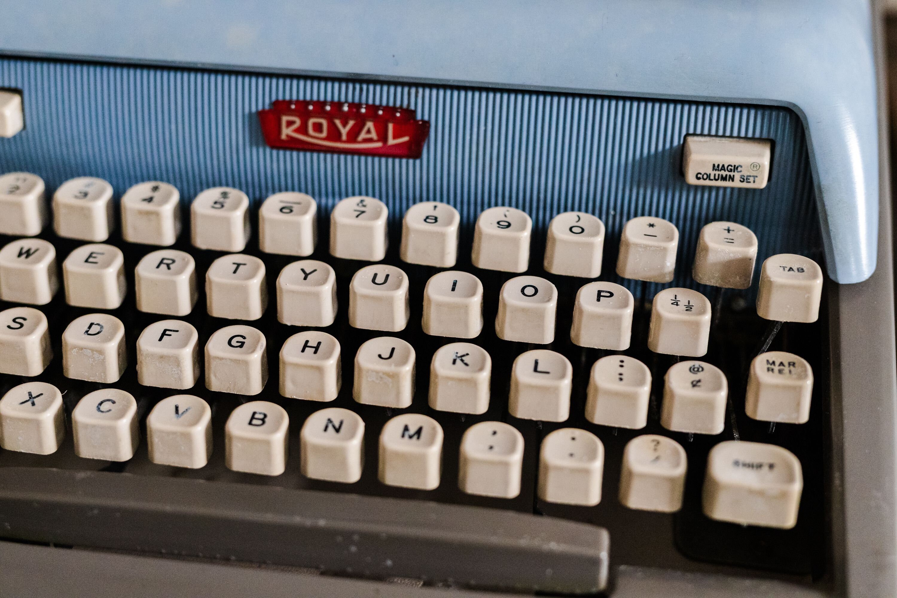 Vintage Royal Future 800 Typewriter Teal *decorative Use* - Etsy