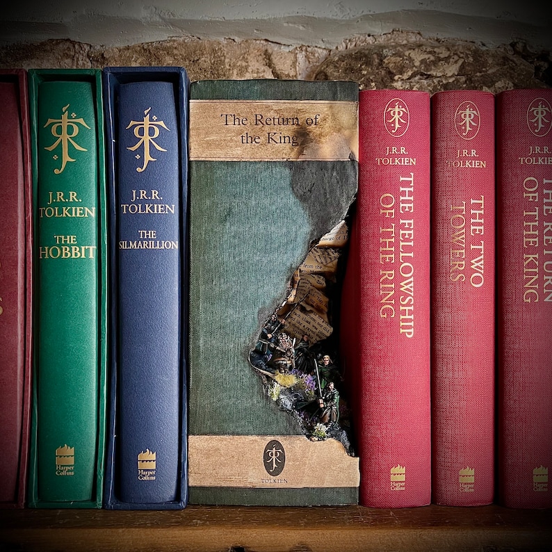 Custom Middle Earth Lord of the Rings Book Nook - Etsy