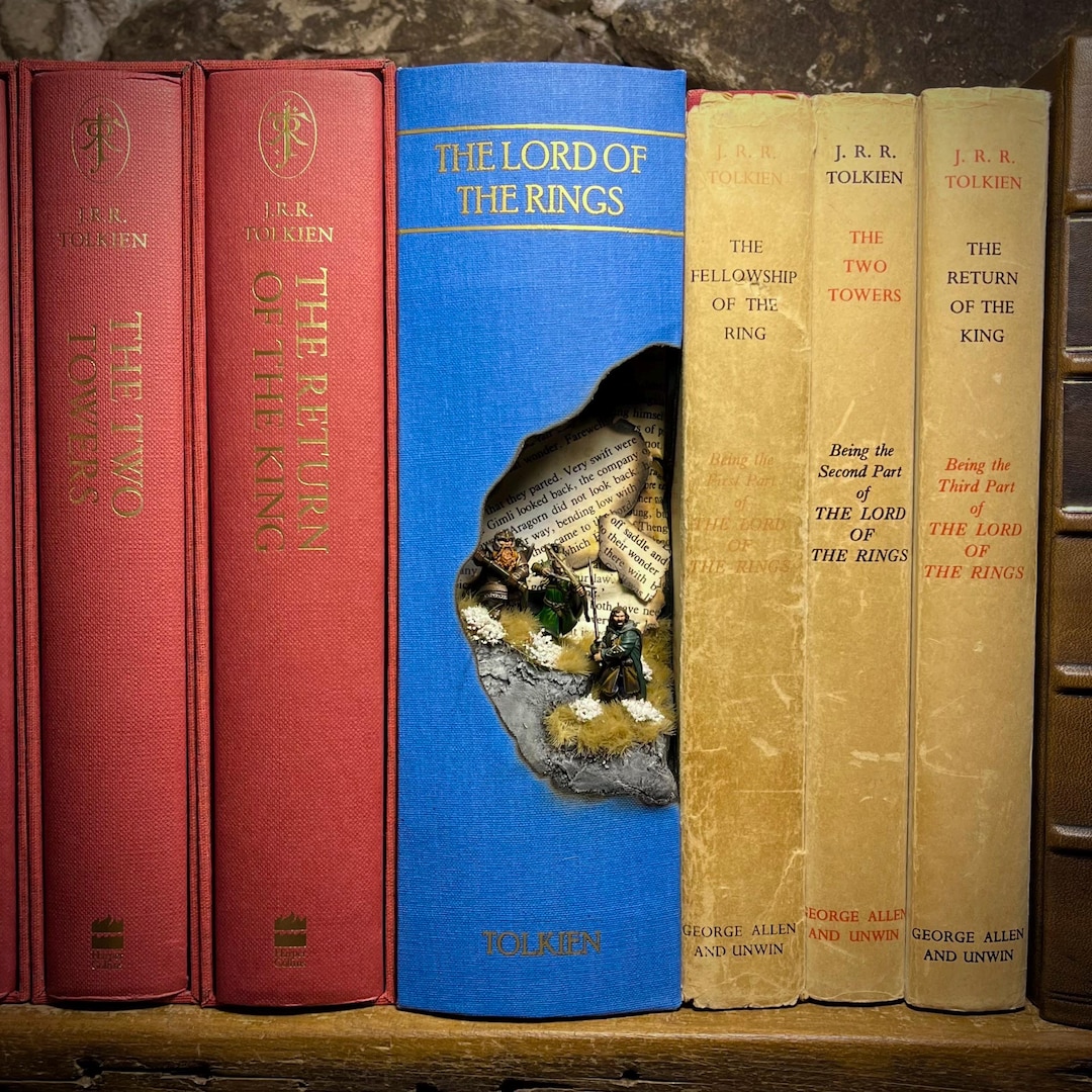 Lord of the Rings Aragorn, Legolas, and Gimli Book Nook - Etsy