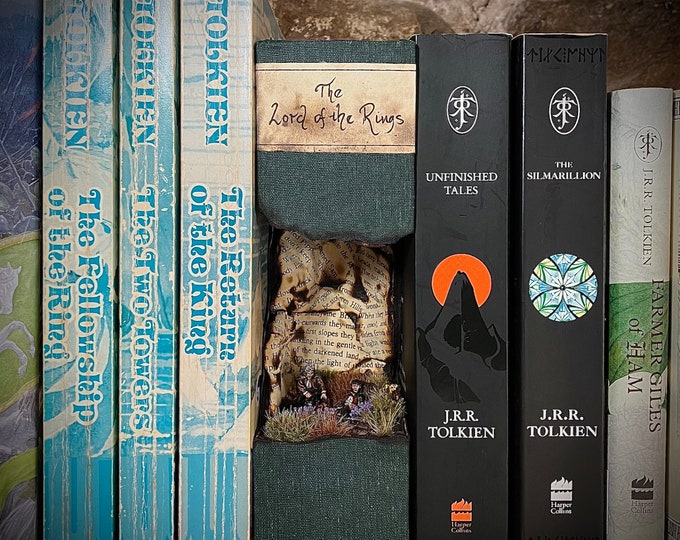 Lord of the Rings Frodo and Sam Book Nook - Etsy