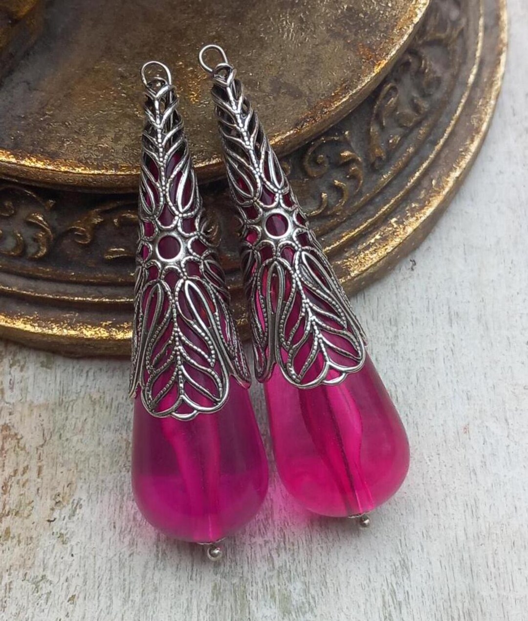 Vintage Long Beads Drops Pendants Vibrant Pink Vintage Dangle Beads ...
