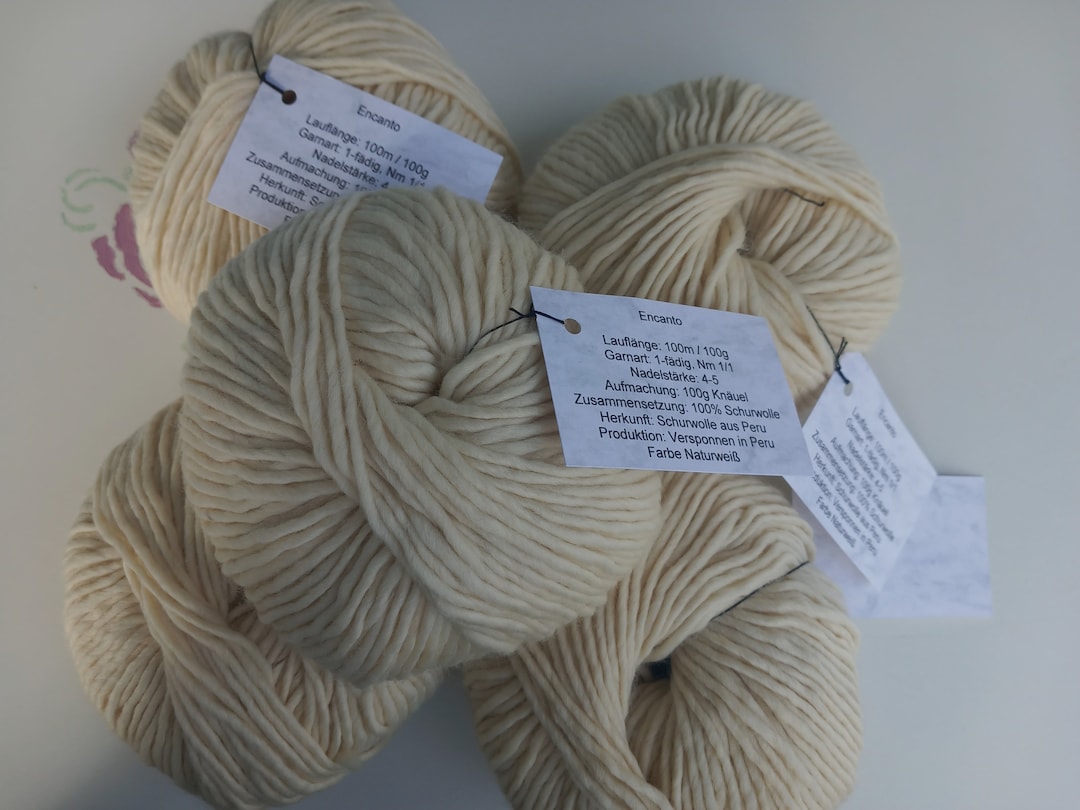 Encanto Natural White Virgin Wool From Peru, Delicately Mottled Soft ...