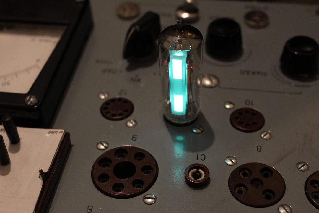 2x 6E3P = EM84 = 6FG6 = 6E2 Magic Eye Tube Level Indicator / USED ...