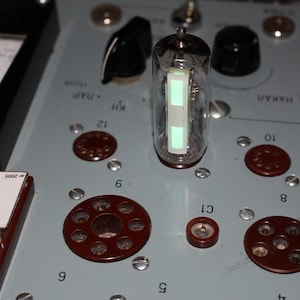 1x 6E3P = EM84 = 6FG6 = 6E2 Magic Eye Tube Level Indicator / NOS ...