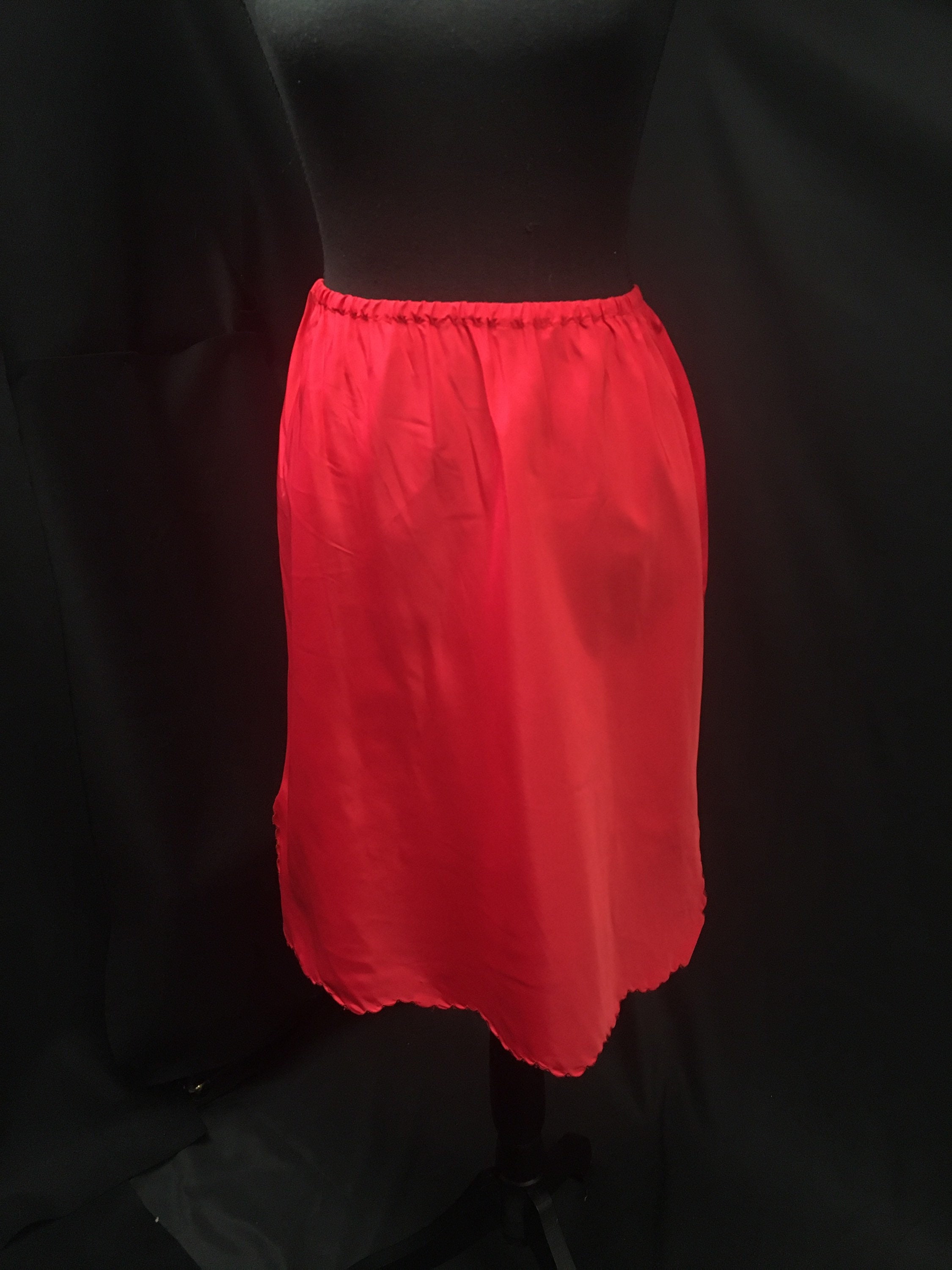 1970s S Vintage Red Woven Half-slip With Scallop Hem and Side - Etsy