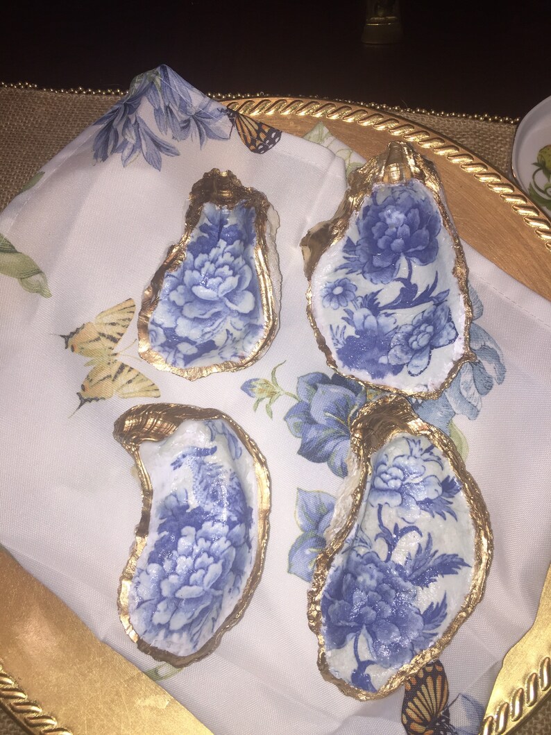 Chinoiserie style oyster shell dish blue and white | Etsy