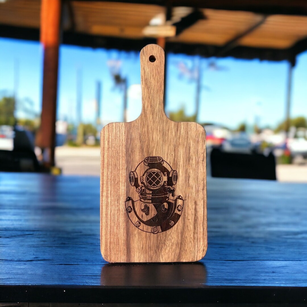 Personalize Me Diving, Diver Helmet Engraved on Small Serving/cutting ...