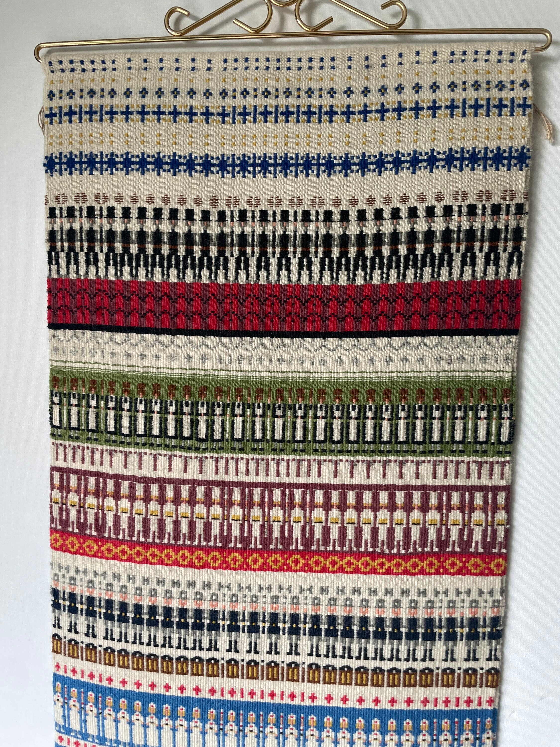 Wallhanging ,hand Woven With "rosengång and Gubbatäcke". - Etsy