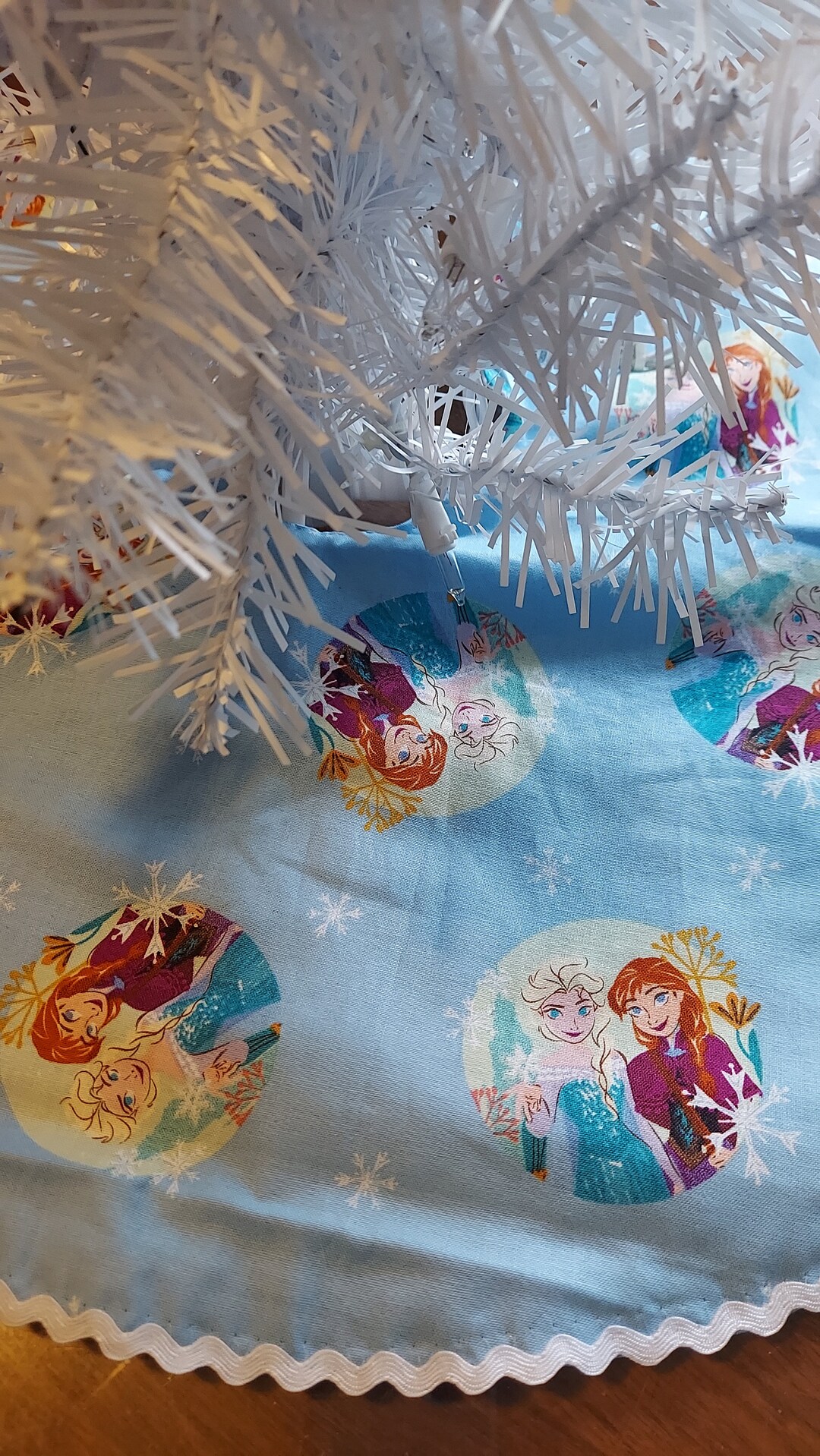 18 Inch Diameter Anna and Elsa Frozen Tabletop Tree Skirt - Etsy