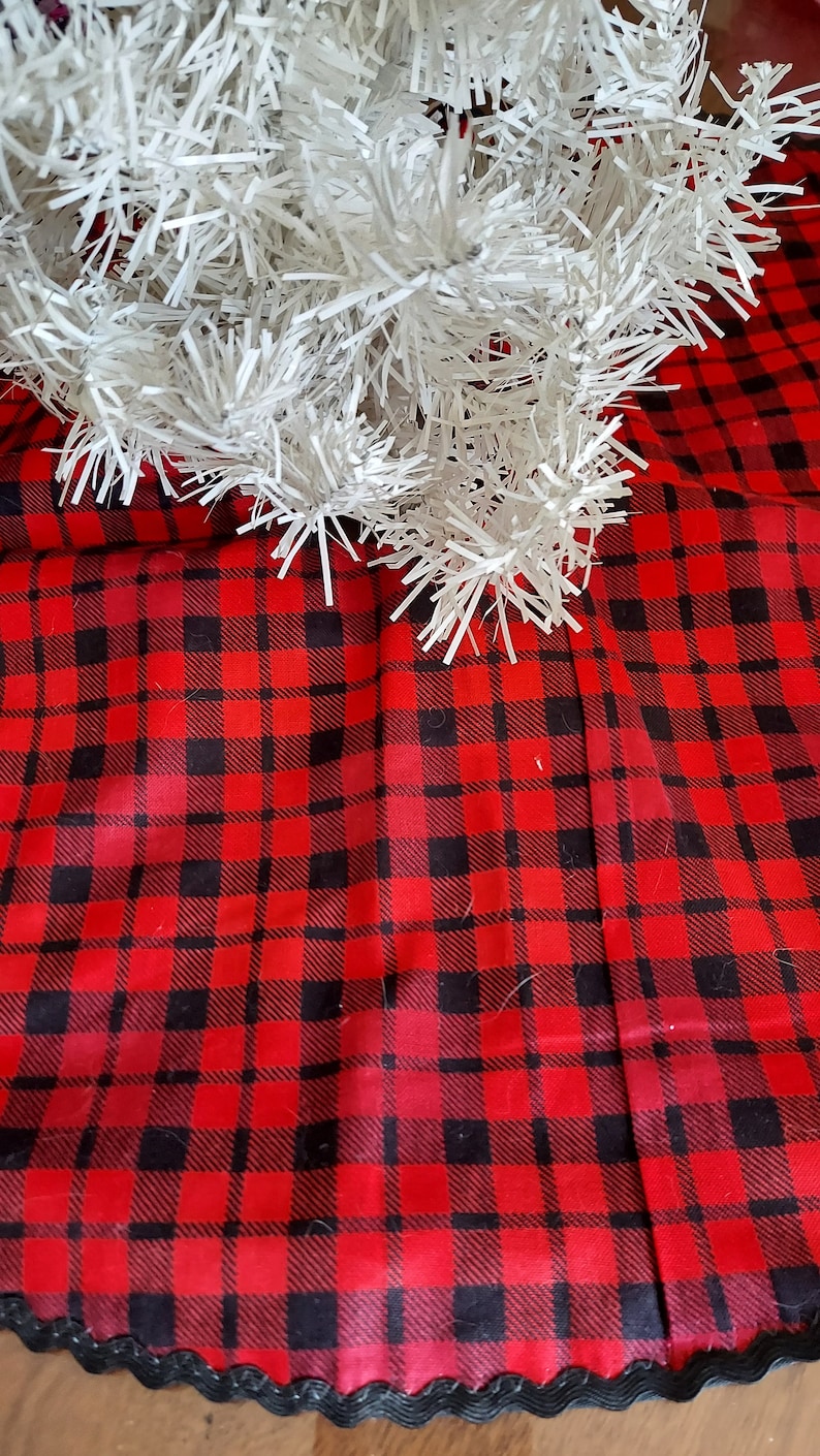 18 Inch Diameter Red and Black Plaid Tree Skirt. - Etsy