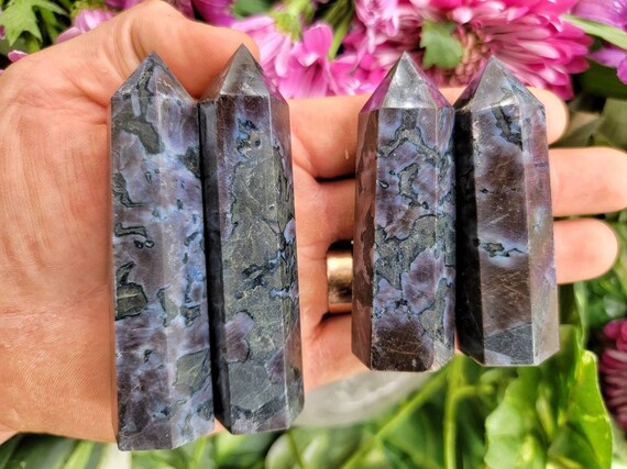 Self-Standing Indigo Gabbro Stone Indigo Gabbro Point Home & Living ...
