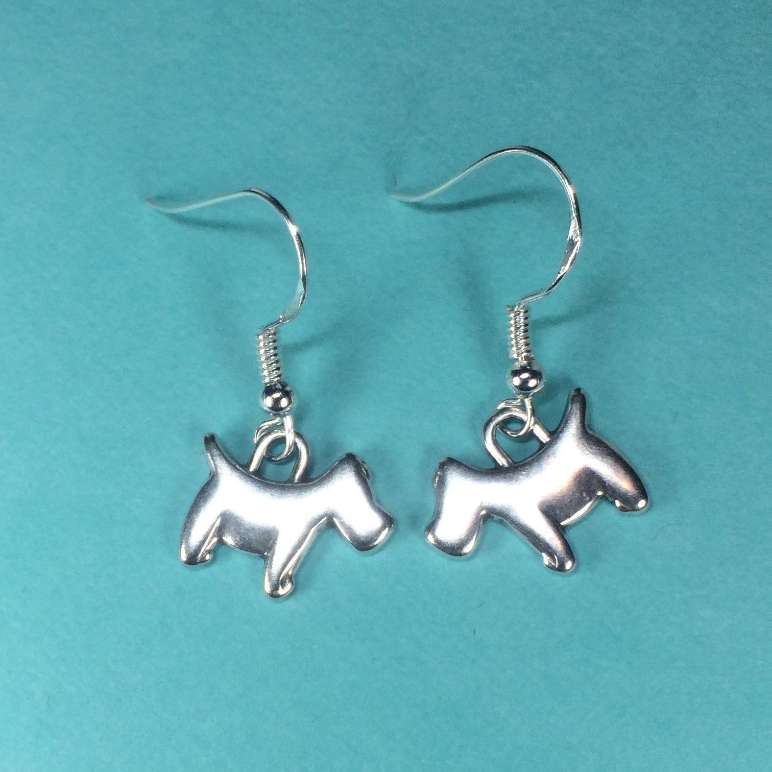 Adorable perro de plata antigua con alambres de orejas de plata de ley ...