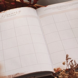 Modern Classic Reading Journal - Etsy