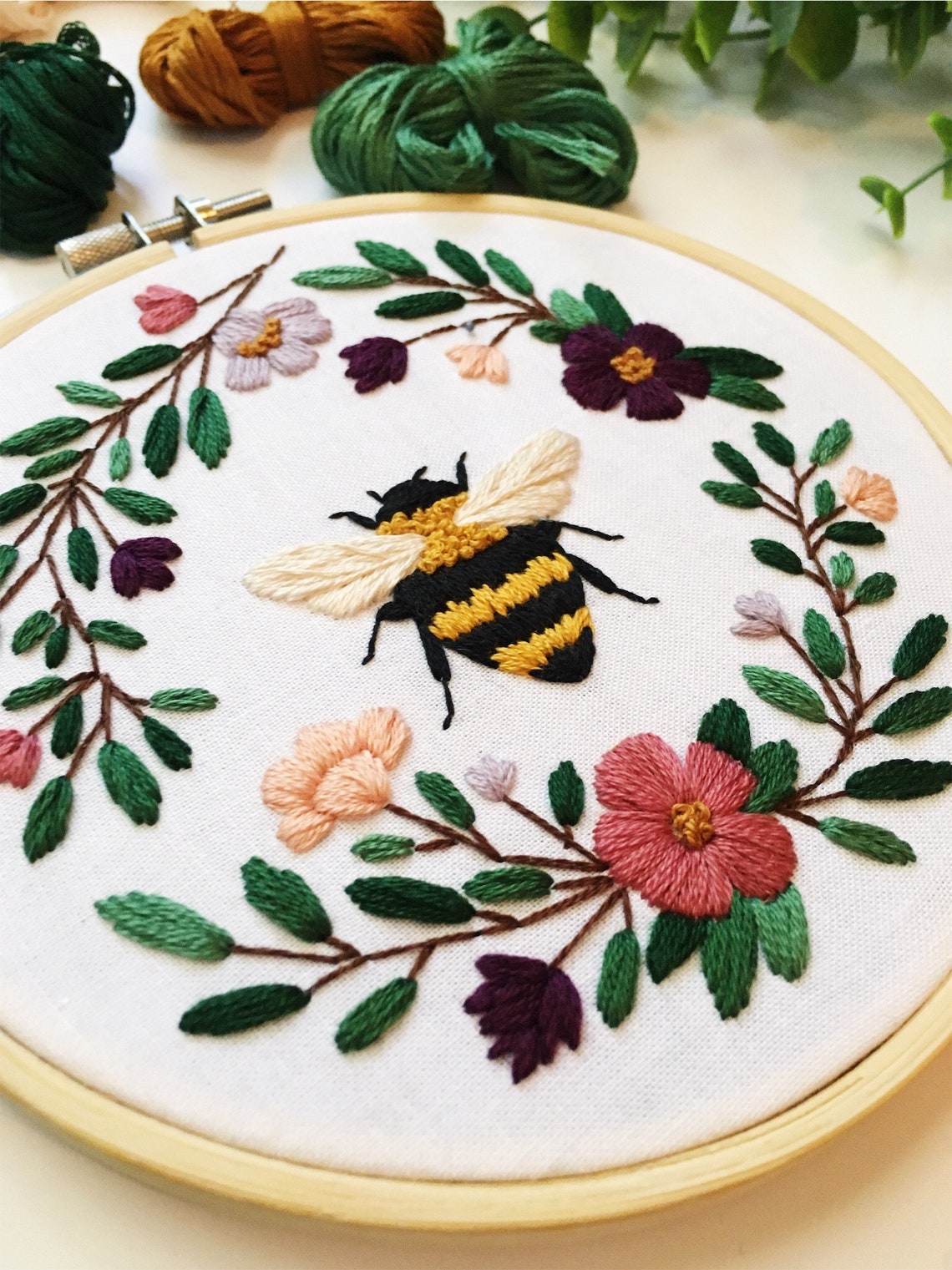 Bee Hand Embroidery Pattern Digital Download Embroidery - Etsy