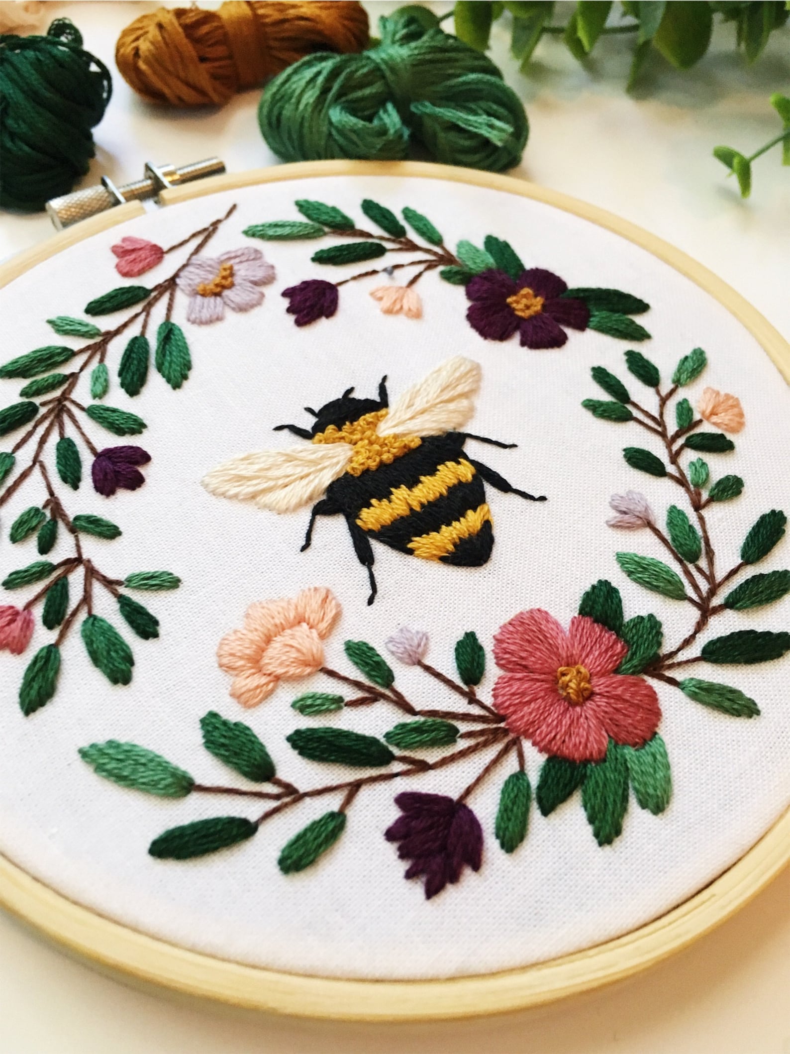 Bee Hand Embroidery Pattern Digital Download Embroidery - Etsy