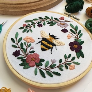 Bee Hand Embroidery Pattern, Digital Download Embroidery, Bumble Bee ...