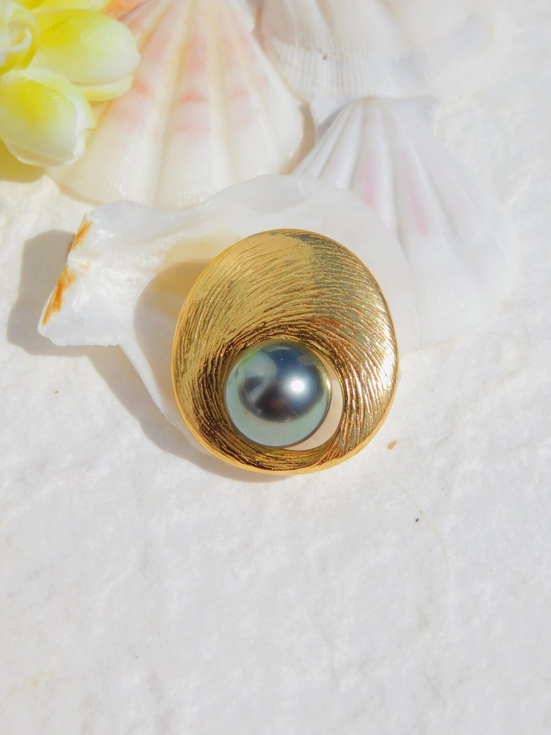 11mm Tahitian Pearl Brooch/pendant Textured Yellow Gold Over Silver ...