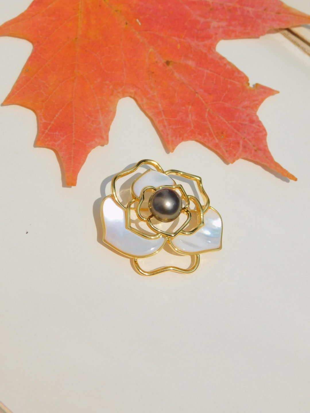 11.2mm Tahitian Pearl Brooch/pendant | Mother-of-pearl Flower | 18kt ...