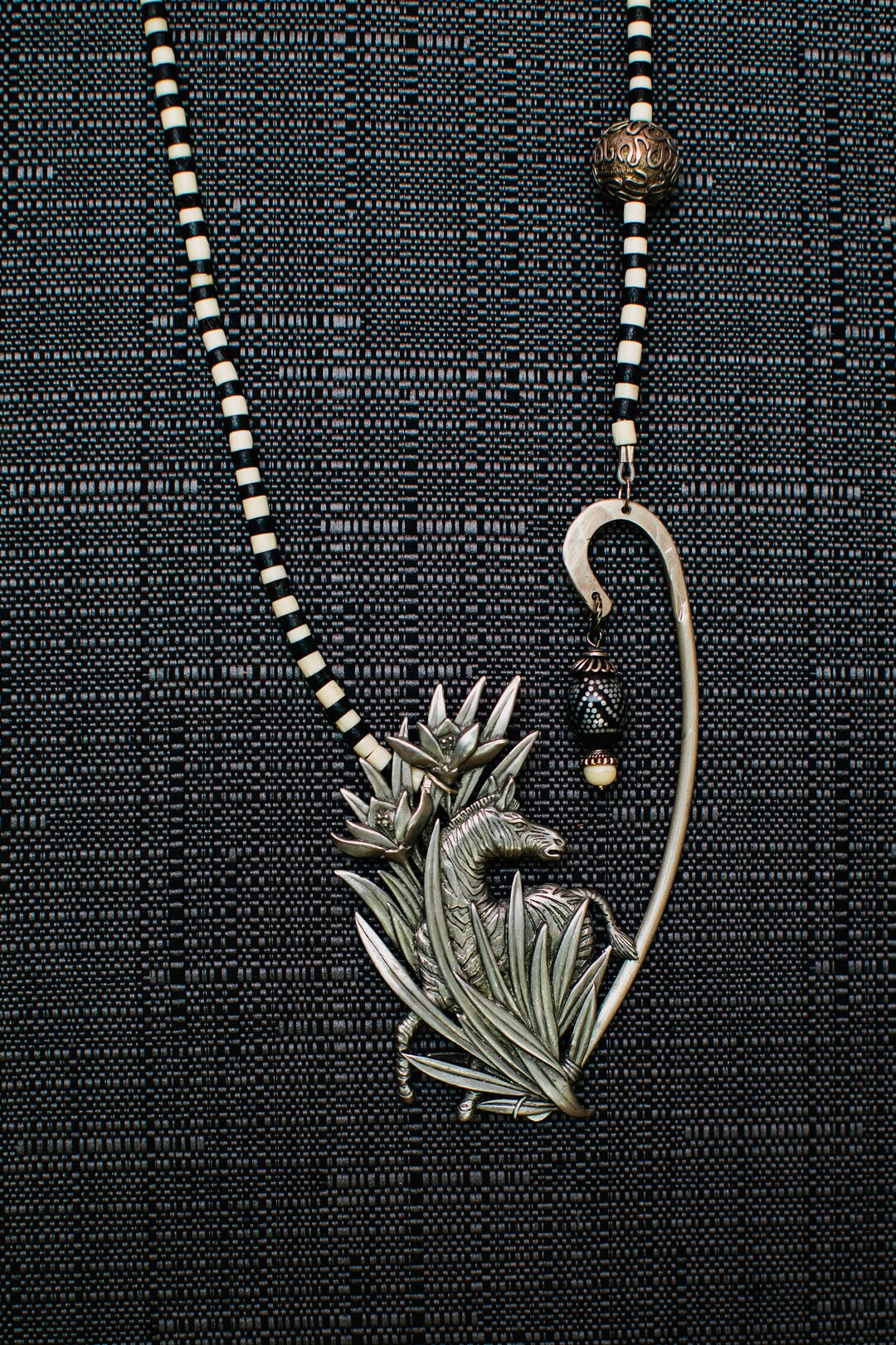 Collier Very Terri Zebra noir et blanc pendentif zèbre - Etsy France