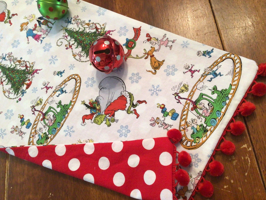 Grinch Christmas Table Runner: Reversible Grinch Table Runner Grinch ...