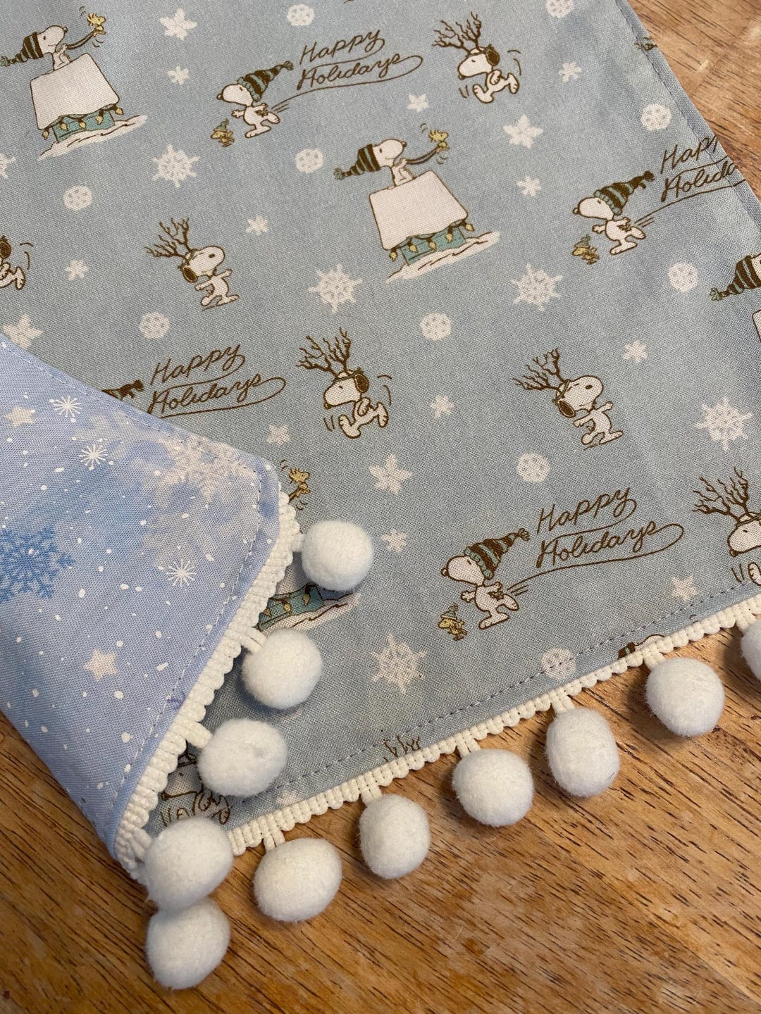 Peanuts Gang Christmas Table Runner: Snoopy & Woodstock, Light Blue ...