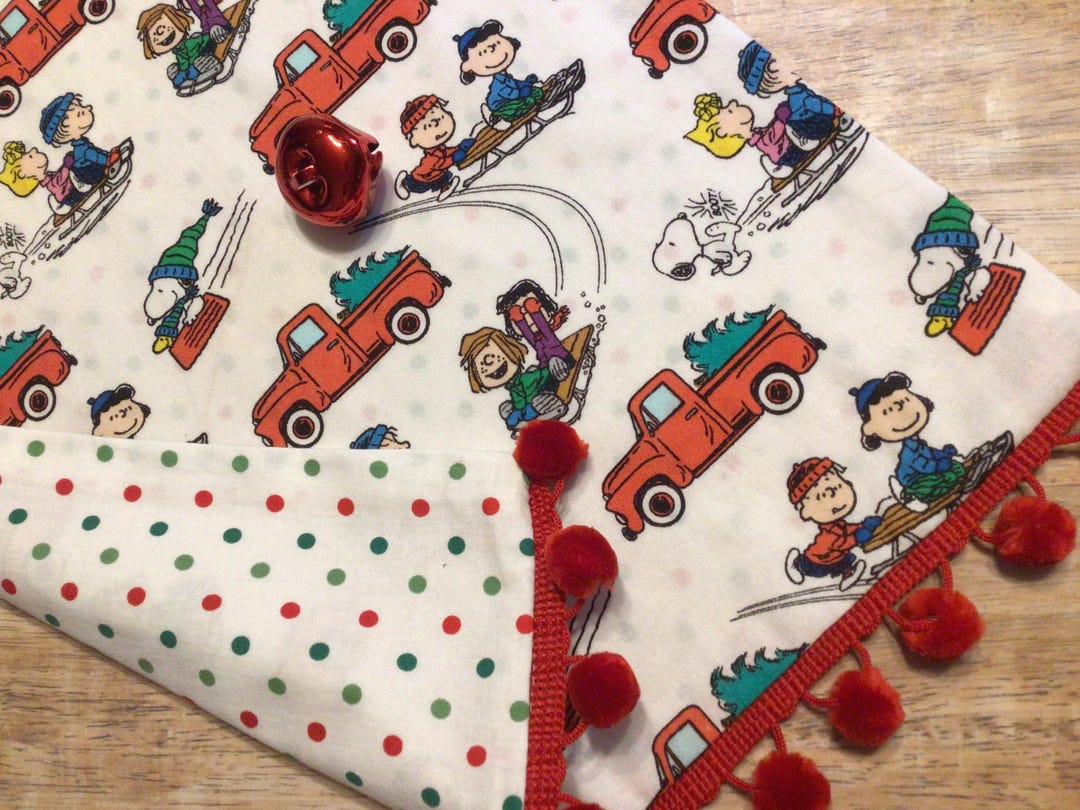 Charlie Brown Christmas Table Runner: Peanuts Gang Pom Trim - Etsy