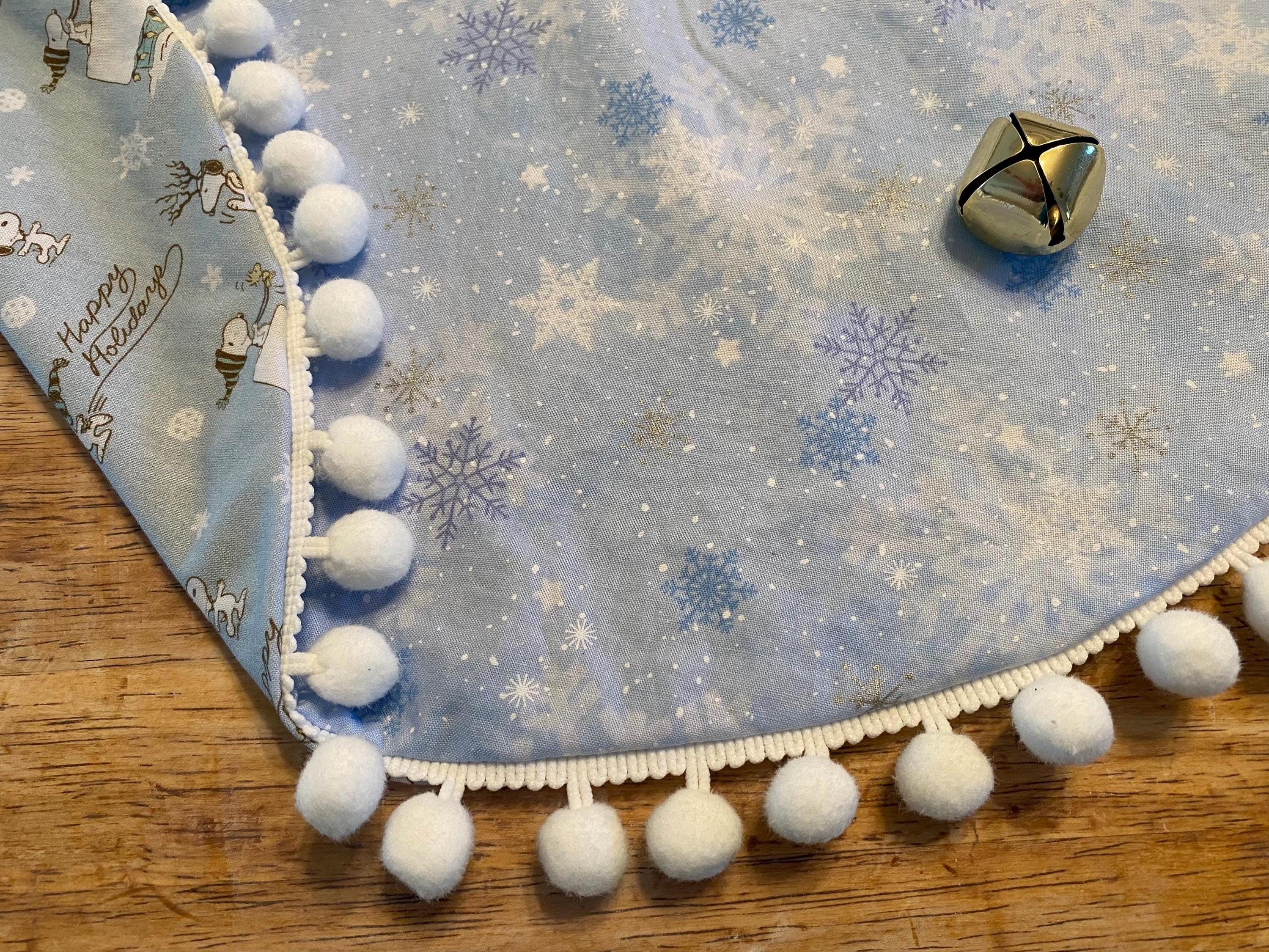 Peanuts Gang Christmas Table Runner: Snoopy & Woodstock, Light Blue ...