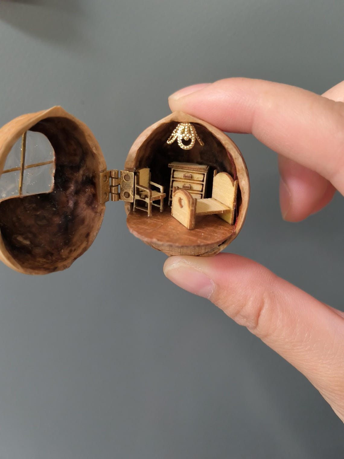 Walnut Shell Dollhouse With Mini Furniture: DIY Miniature Scene ...