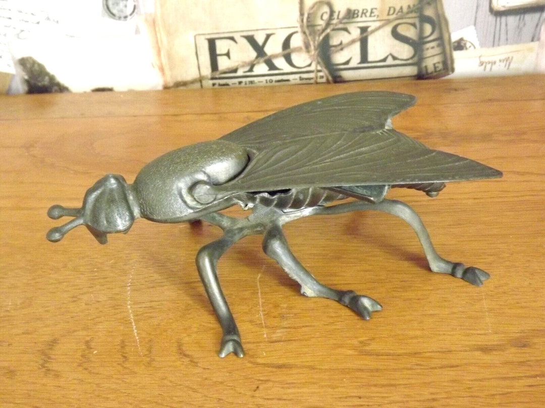 Vintage French Brass Decorative Art Deco Style Fly Ash Tray Opening ...