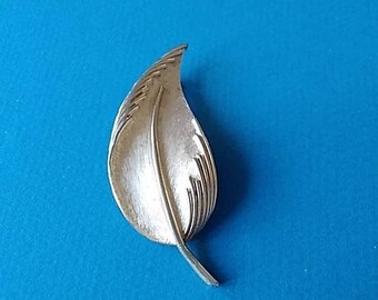 Vintage Trifari Gold Tone Leaf Brooch Large Signed Mid Century Leaf Pin ...