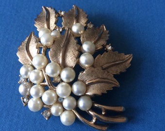 Trifari Pearl Brooch - Etsy